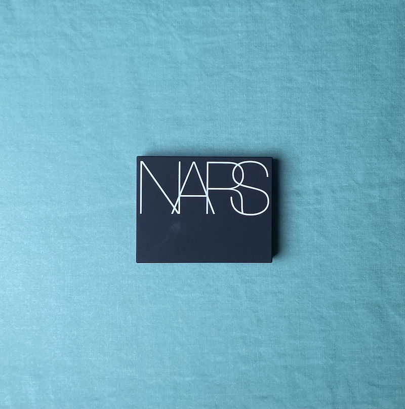 【ツヤ肌でも崩れにくいとの噂を検証】NARS ライトリフレクティング セッティングパウダー | こっそりブログ